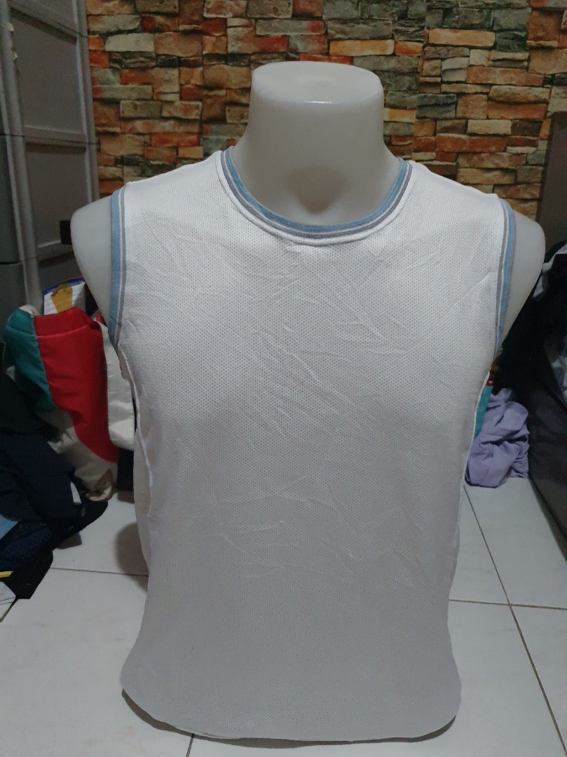 Uniqlo sando, Men's Fashion, Tops & Sets, Tshirts & Polo Shirts on ...