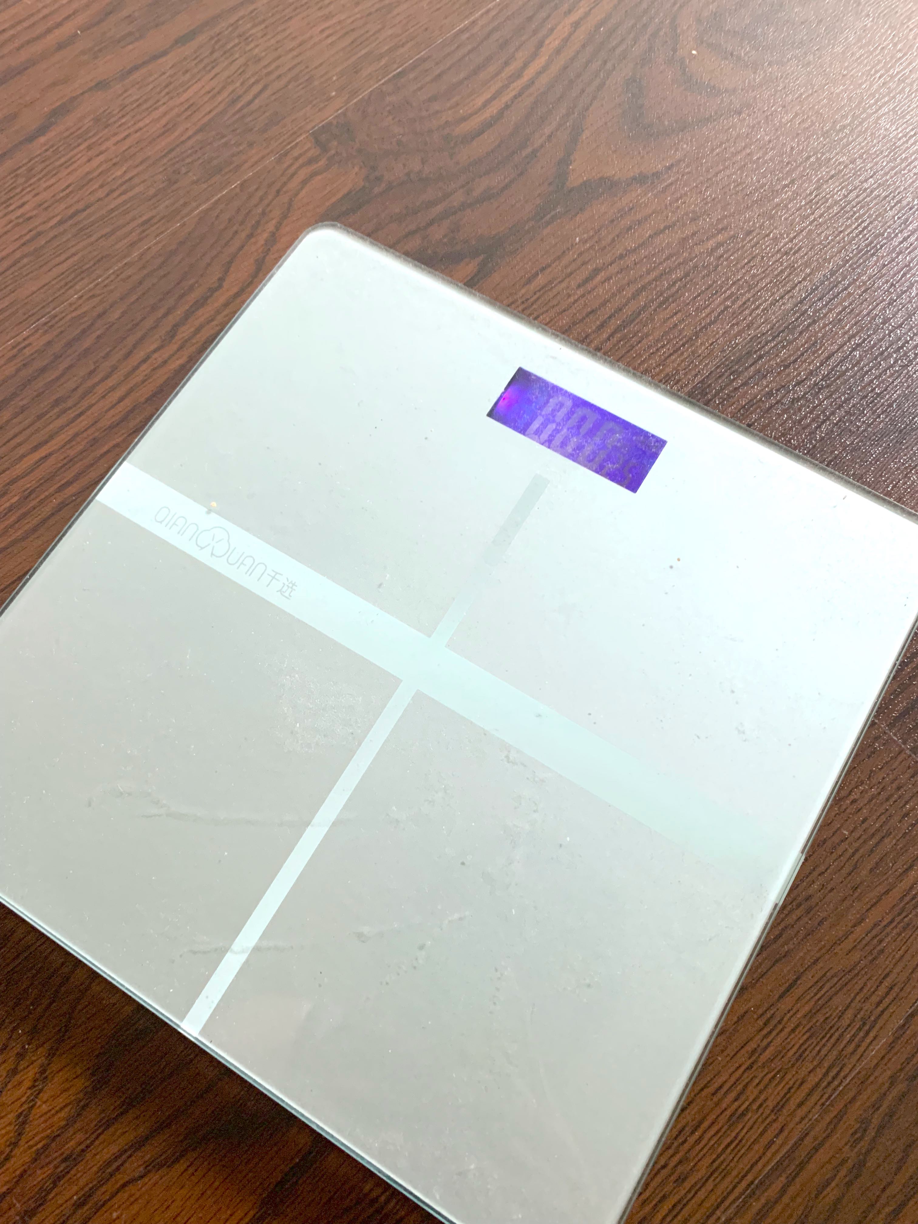 Weighing machine with batteries, Sports Equipment, Exercise & Fitness ...