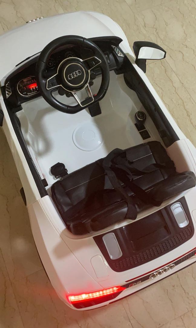 Audi R8 (remote controlled with manual drive), Hobbies & Toys, Toys ...