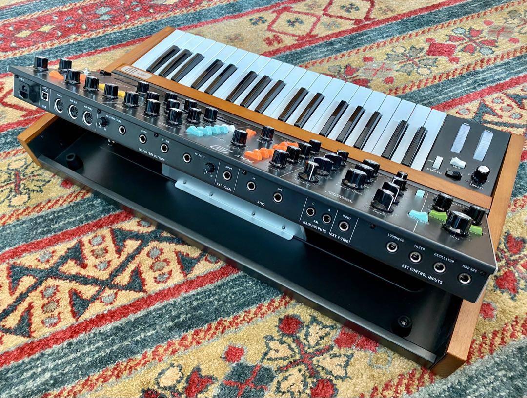 Behringer Poly D Analog Synthesizer Mint condition, Hobbies & Toys ...