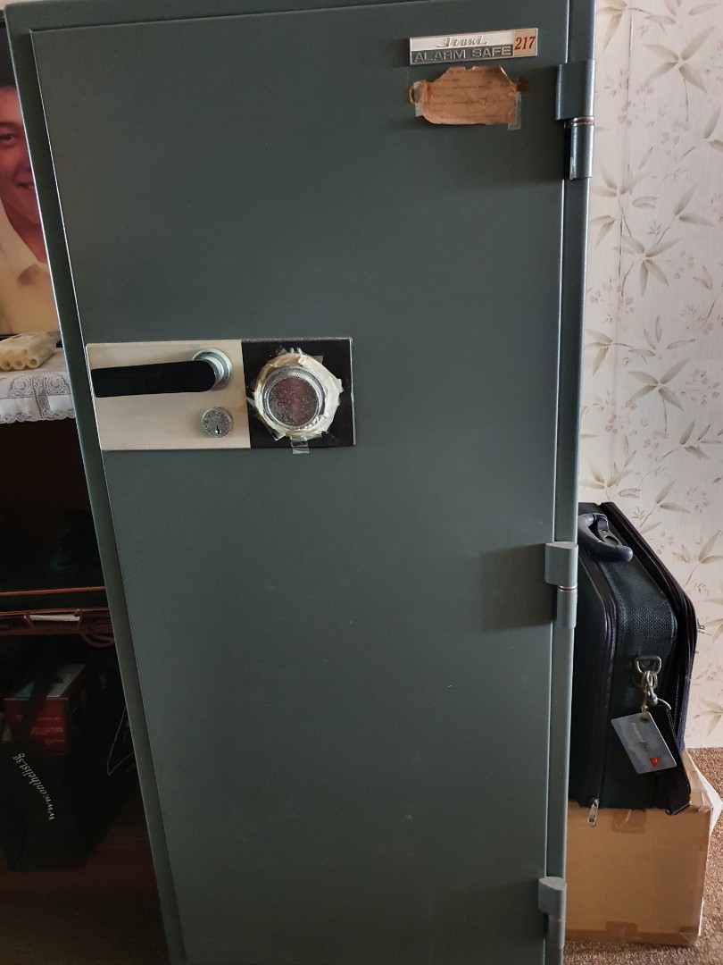 Big Solid Itoki Safe, Furniture & Home Living, Furniture, Shelves ...