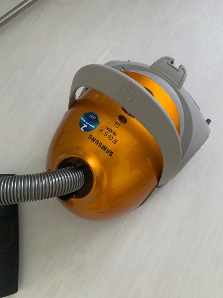 Samsung easy 1800W vacuum cleaner, TV & Home Appliances, Vacuum Cleaner ...