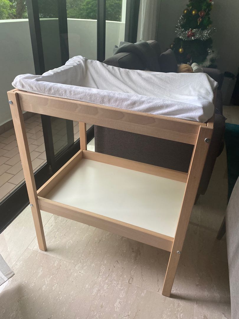 Snigalr changing table with inflatable mat, Babies & Kids, Bathing ...