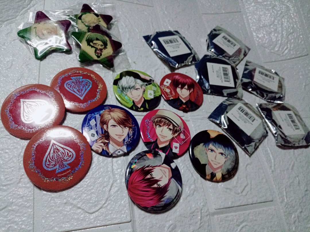 Anime button pins, Hobbies & Toys, Memorabilia & Collectibles, Fan ...