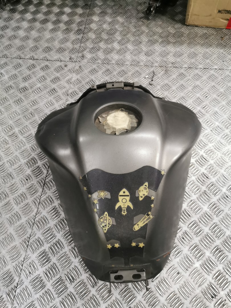 Yamaha FZ8 Fuel Tank, Motorcycles, Motorcycle Accessories on Carousell