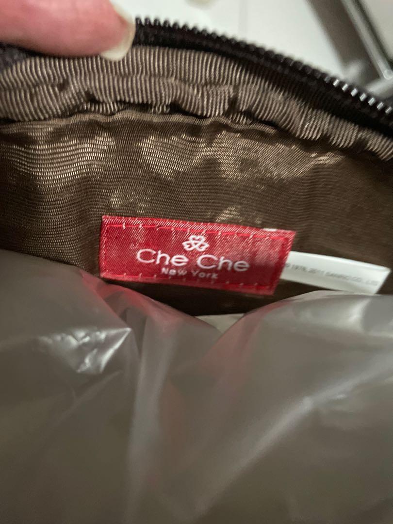 Che Che hello kitty pouch, Women's Fashion, Bags & Wallets, Purses ...