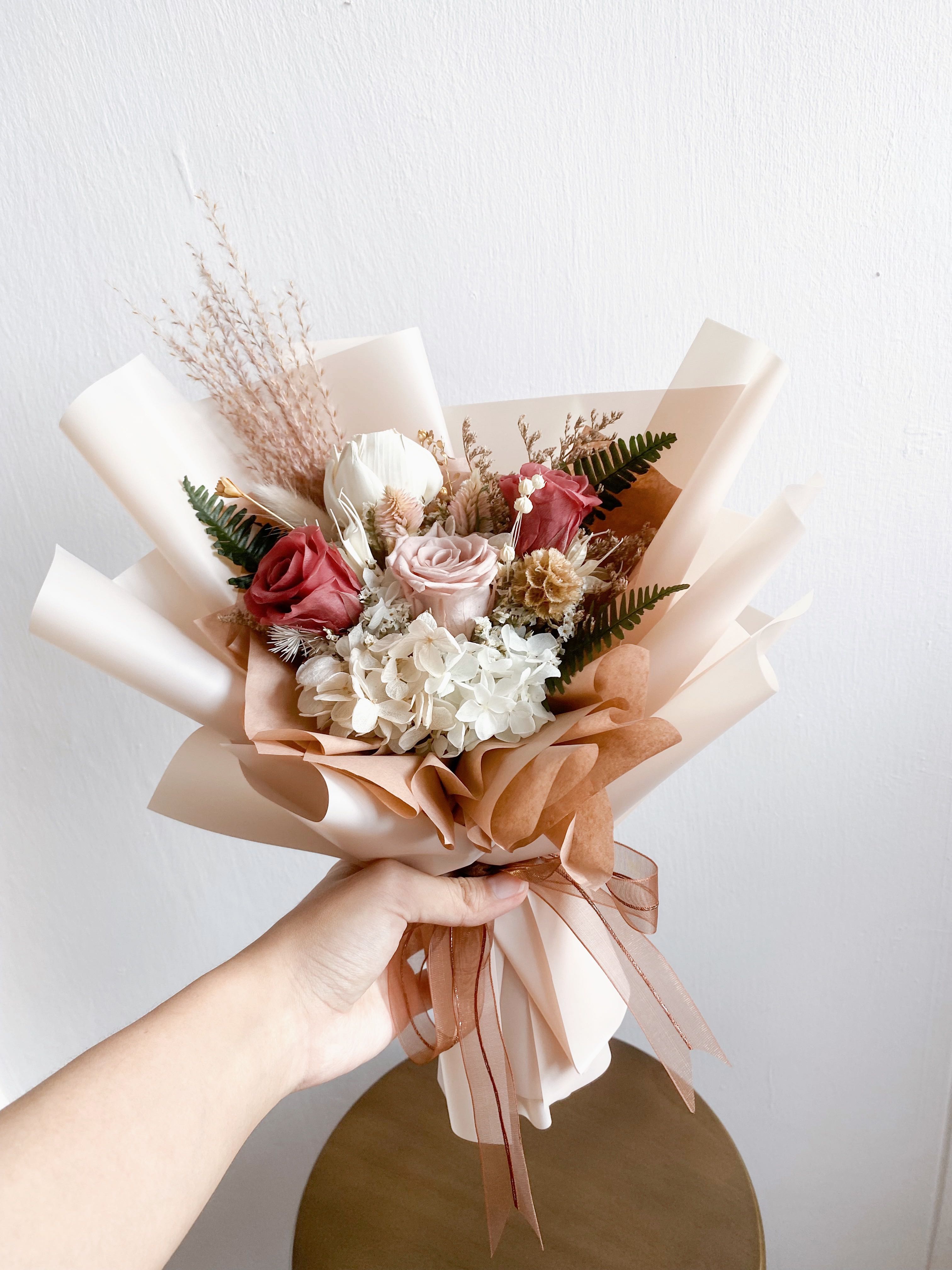 Jolly Arrangement Flower Bouquet | Preserved & Dried Flowers, Hobbies ...