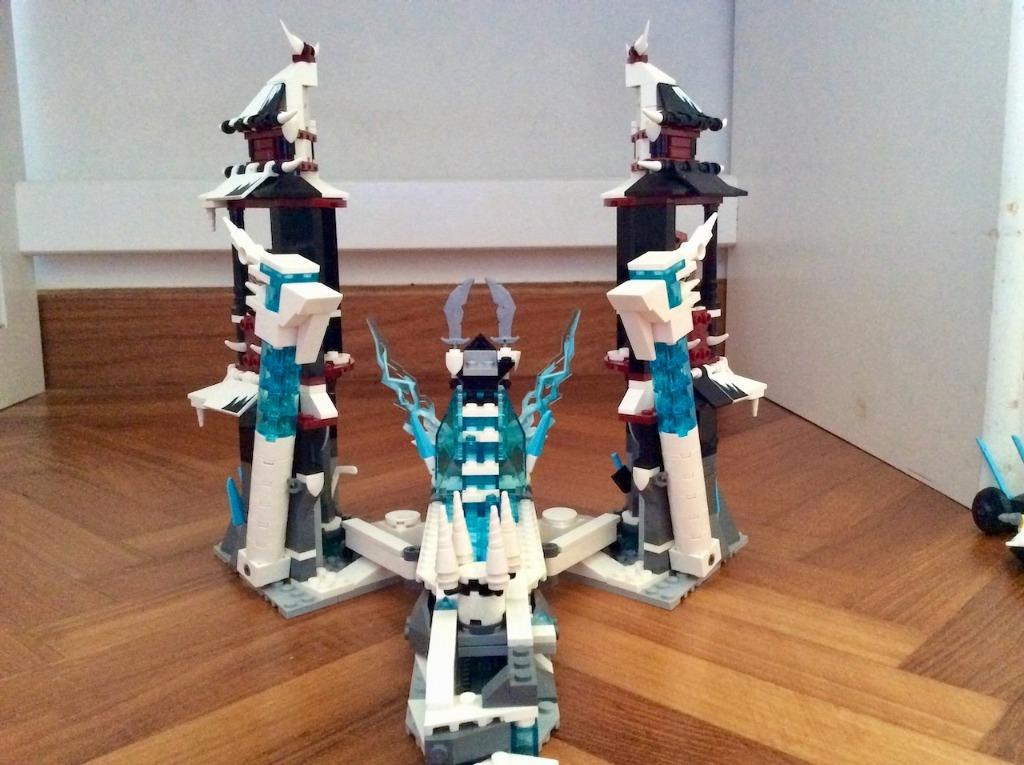 LEGO Ninjago - Castle of the Forsaken Emperor 70678, Hobbies & Toys ...