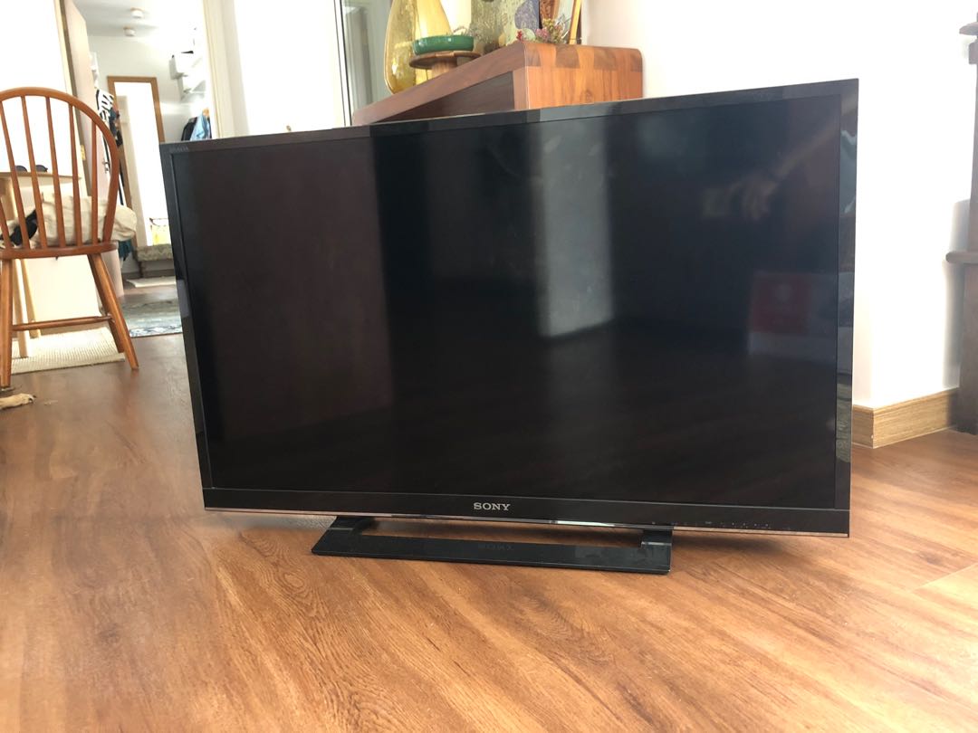 Sony 40 inch LCD TV + brand new wall mount, TV & Home Appliances, TV ...