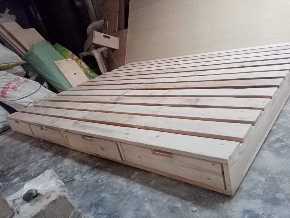 QUEEN SIZE BED FRAME PALLET, Furniture & Home Living, Furniture, Bed ...