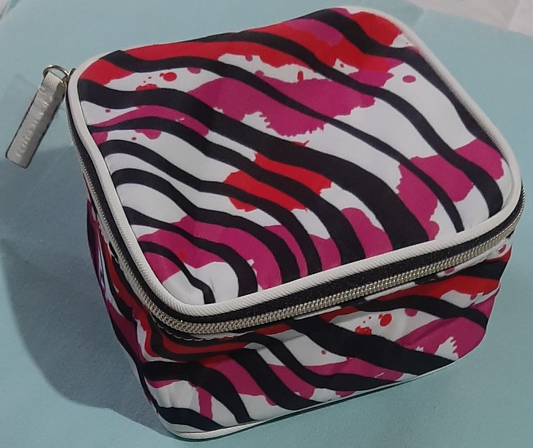 Estee Lauder pouch, Women's Fashion, Bags & Wallets, Purses & Pouches ...