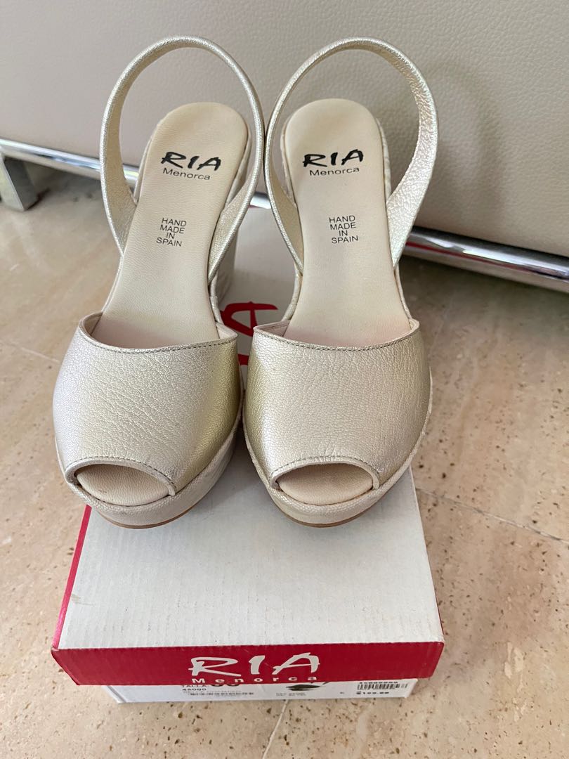 RIa, Women's Fashion, Footwear, Wedges on Carousell