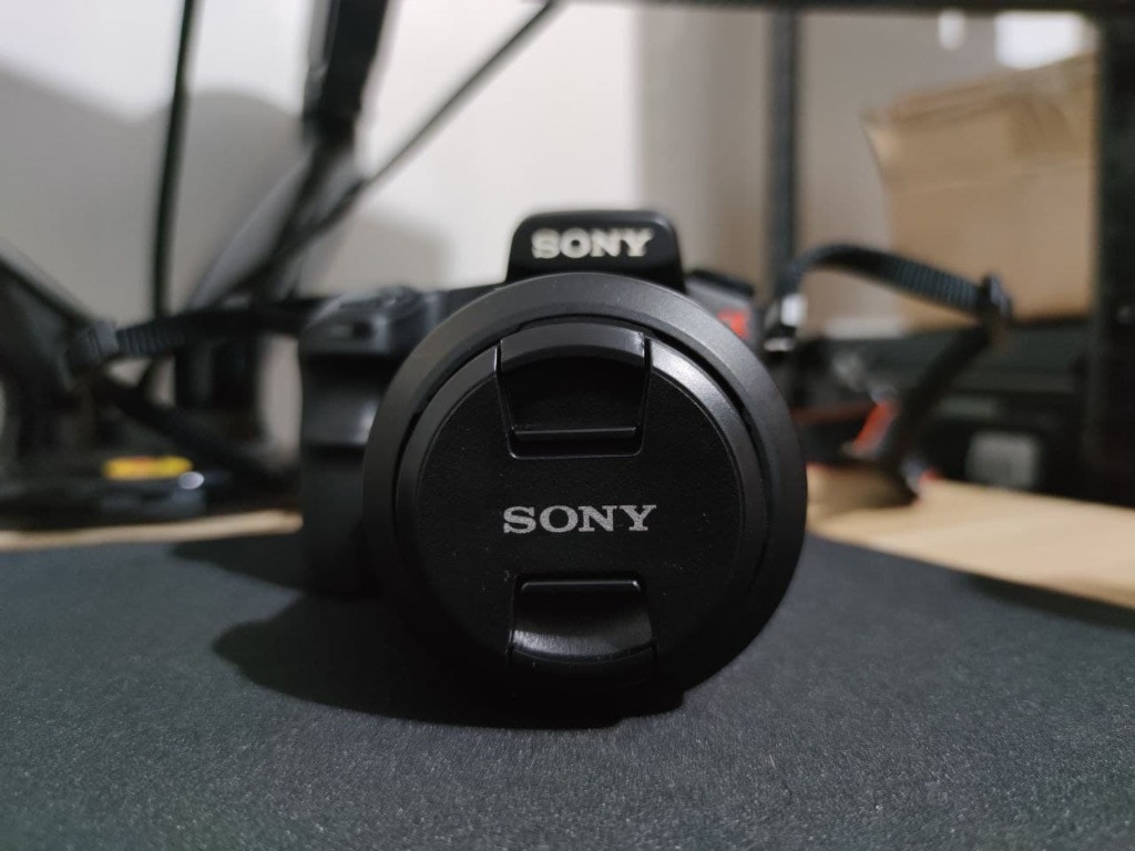 Sony Alpha A200K 10.2MP Digital SLR Camera Kit with Super SteadyShot ...