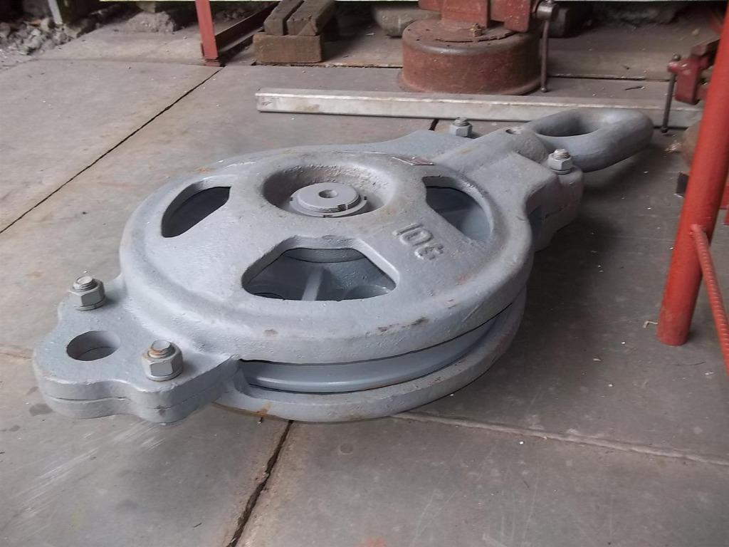 SWL 10T 20T Cast Steel Cargo Block Pulley Block with Swivel Oval Eye ...