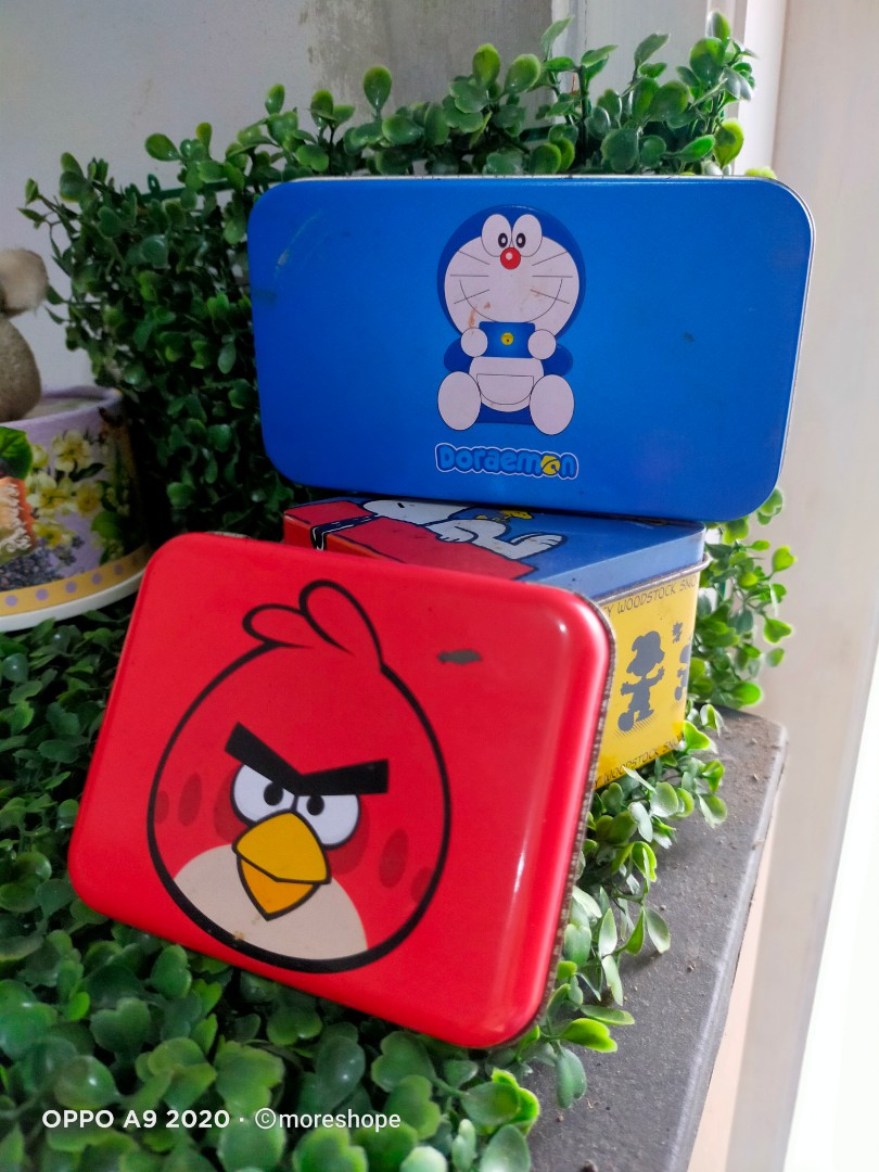 Box kaleng vintage lucu, Buku & Alat Tulis, Alat Tulis di Carousell