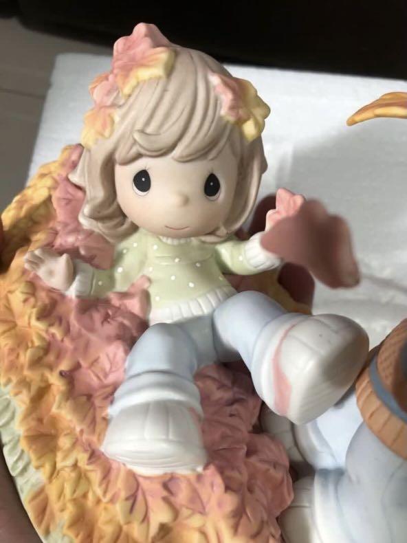 Precious Moments Couple with autumn leaves figurine Fall-ing in love ...