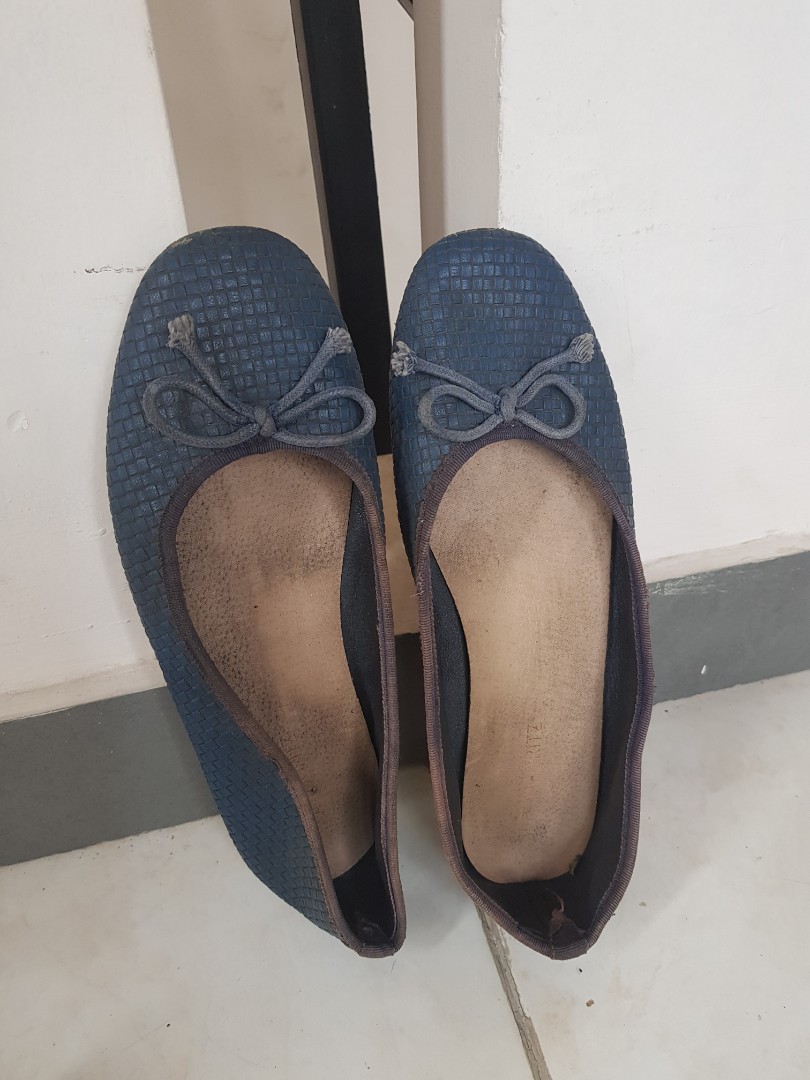 Sepatu teplek, Fesyen Wanita, Sepatu di Carousell