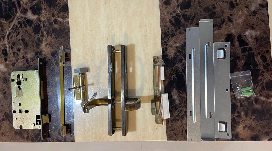 YTL HDB Main Door Lock with Keys, Furniture & Home Living, Security ...