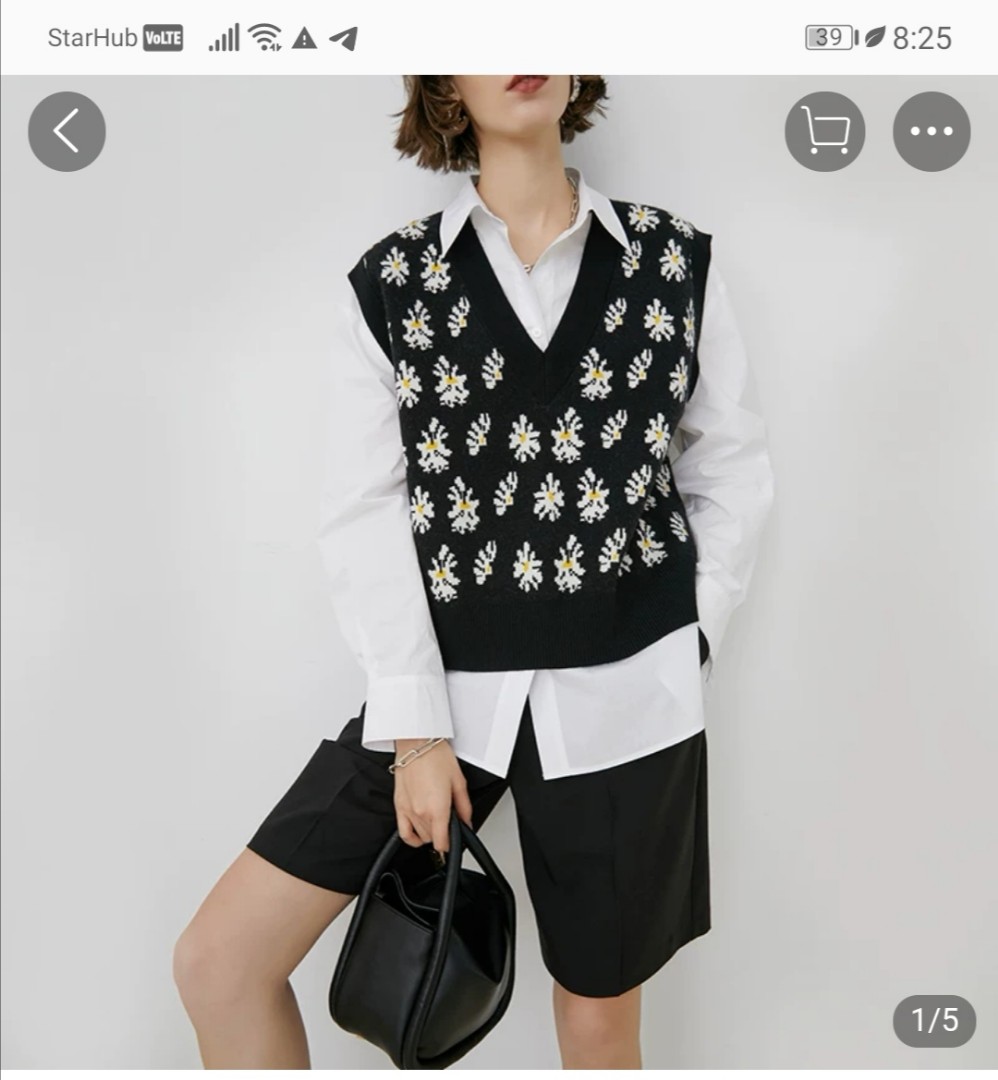 Vintage Daisy vest, Women's Fashion, Tops, Other Tops on Carousell