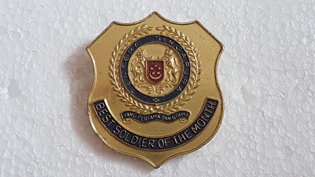 Singapore Armed Forces Badge Best Soldier Of The Month, Hobbies & Toys ...