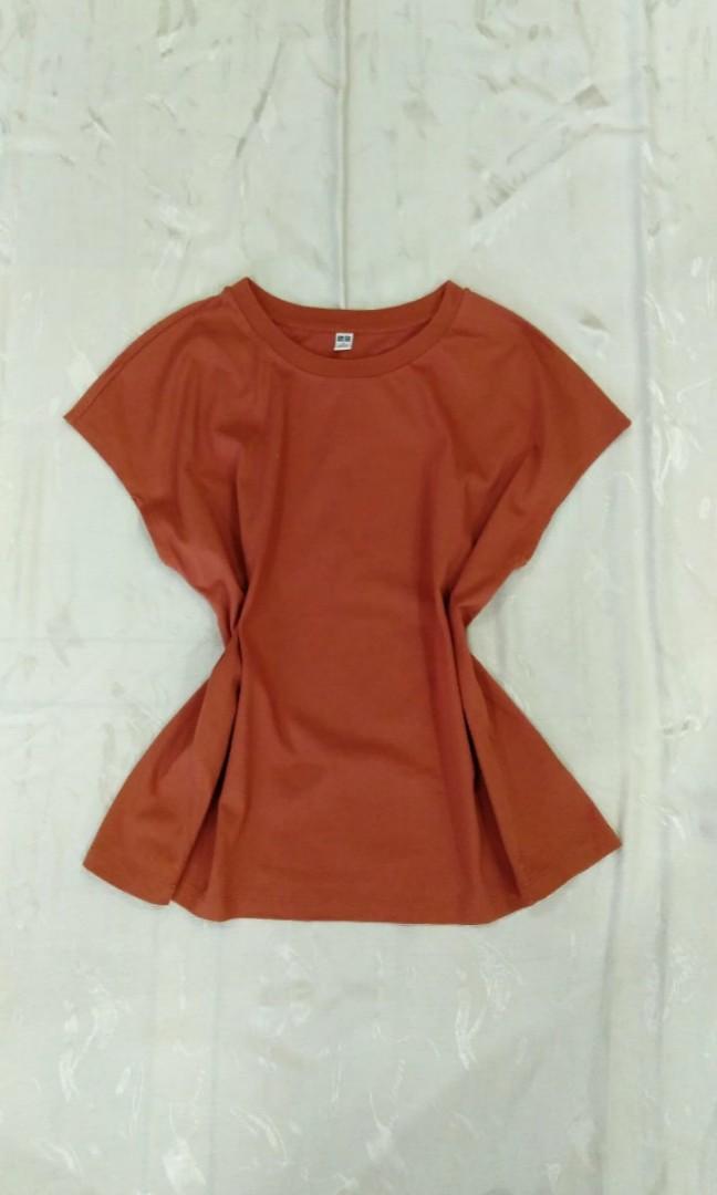 Uniqlo rust orange top, Women's Fashion, Tops, Sleeveless on Carousell