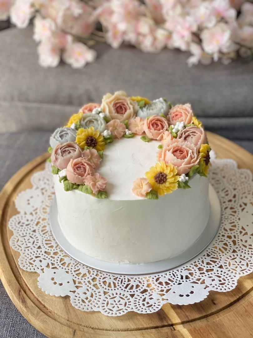 Flower cake - 6 inch cake $125, Food & Drinks, Homemade Bakes on Carousell