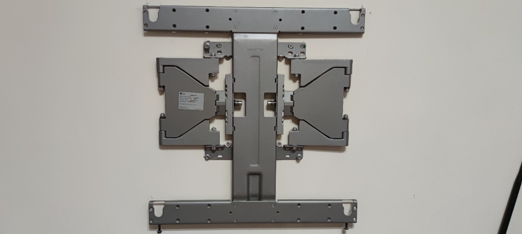 LG LSW440B wall mount(LG 42-65吋電視機掛牆支架), 家庭電器, 電視 & 其他娛樂, 電視 - Carousell
