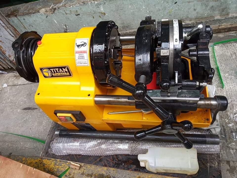 Titan machine pipe threader, Furniture & Home Living, Home Improvement ...