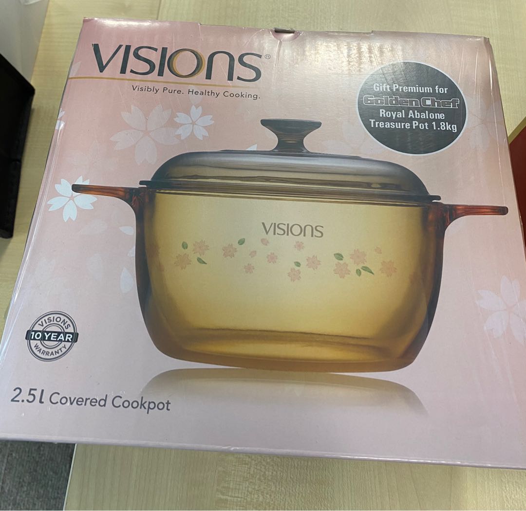 Visions 2.5l covered cooking pot, Furniture & Home Living, Kitchenware ...