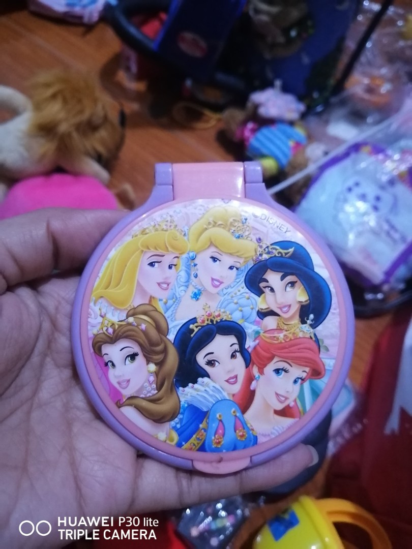 Disney Princesses Mirror, Hobbies & Toys, Toys & Games on Carousell
