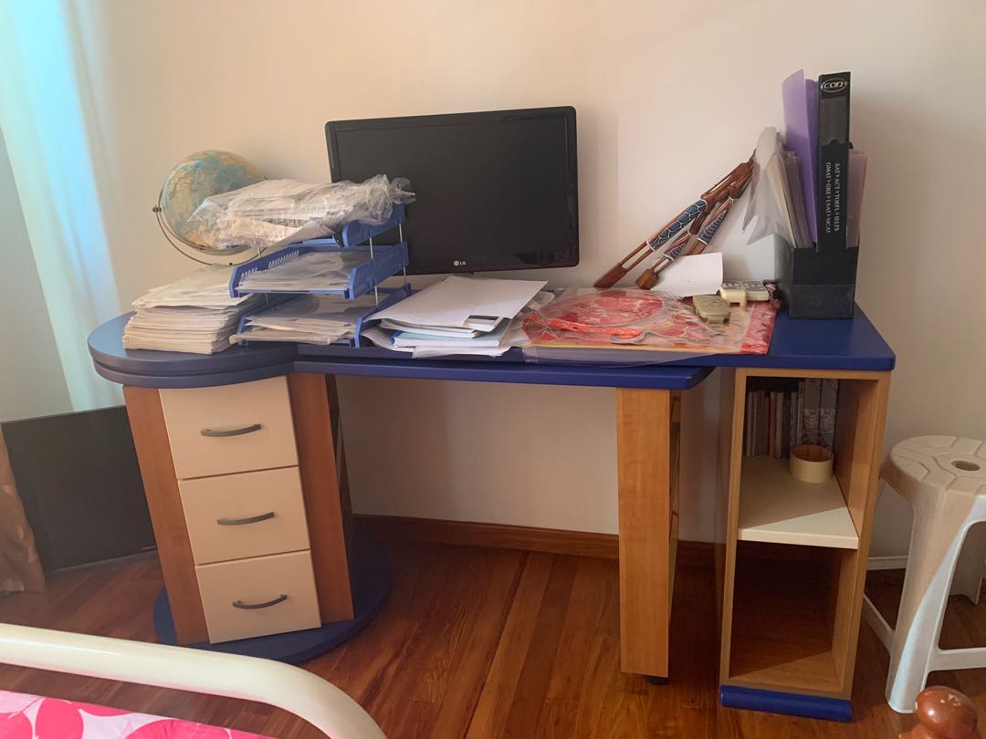 Extendable Study Table, Furniture, Tables & Chairs on Carousell