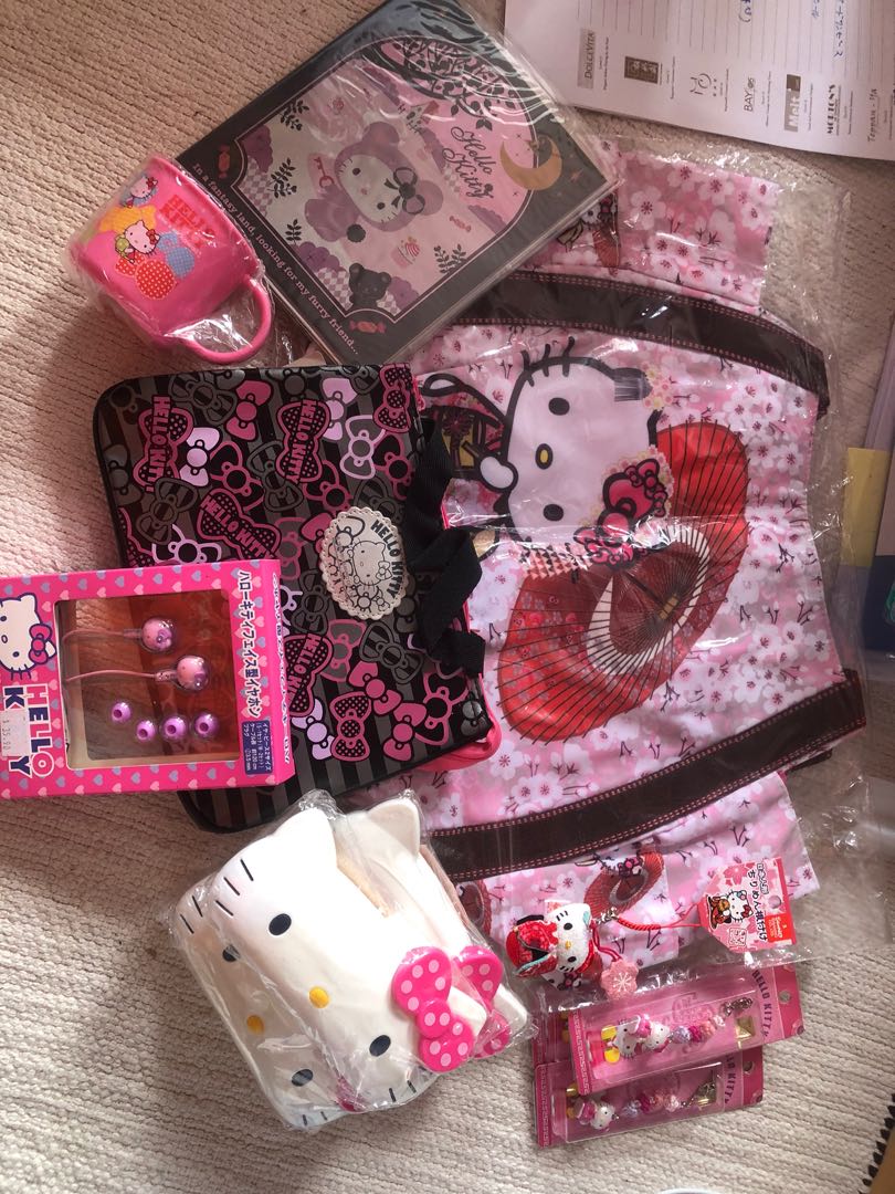 Hello Kitty set all for $8, Everything Else on Carousell