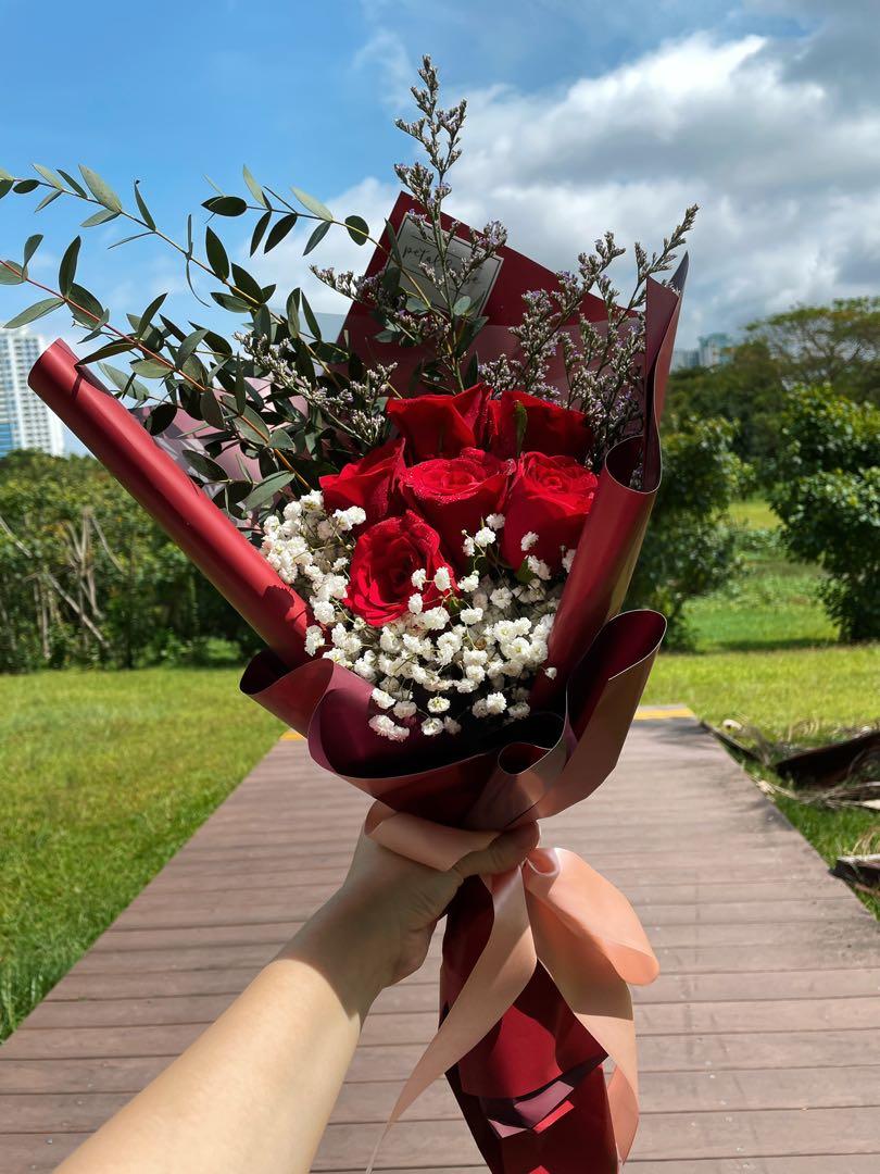 Single stalk 1 rose bouquet for Valentine’s day, Hobbies & Toys ...