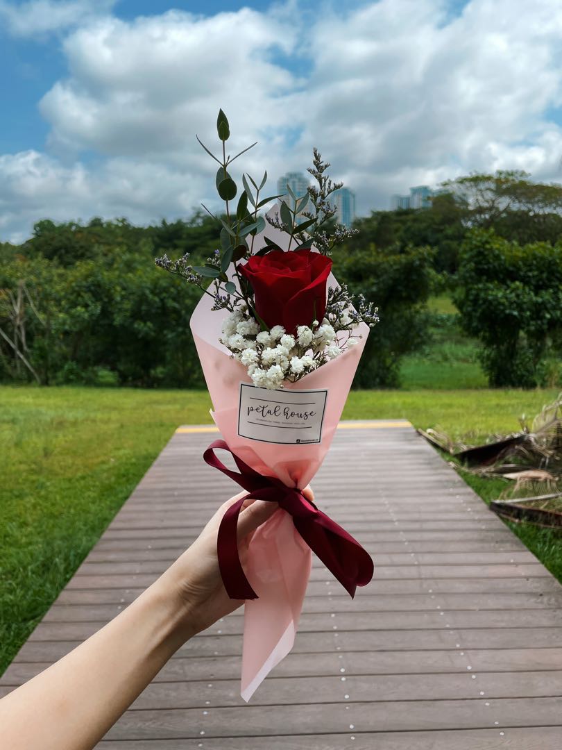 Single stalk 1 rose bouquet for Valentine’s day, Hobbies & Toys ...