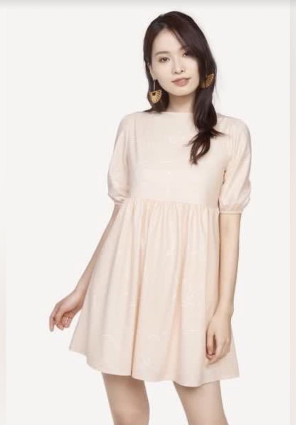 Fayth Crevice Babydoll Dress in Sand, Women's Fashion, Dresses & Sets ...