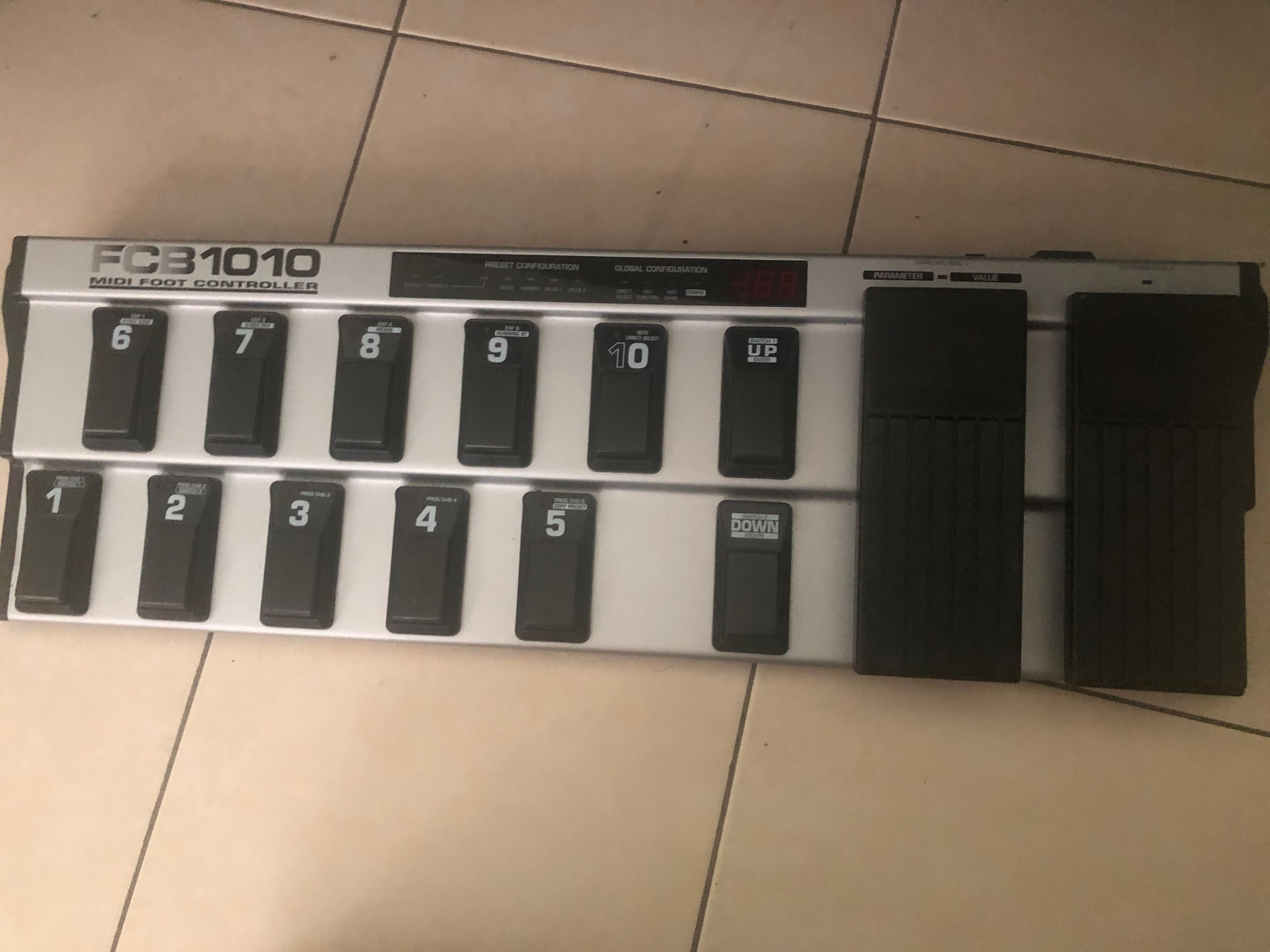Behringer MIDI Foot Controller FCB1010, Hobbies & Toys, Music & Media ...