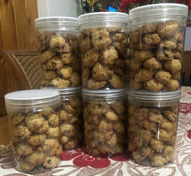 HARI RAYA Cranberry Cornflake (CORONA COOKIE), Food & Drinks, Packaged ...