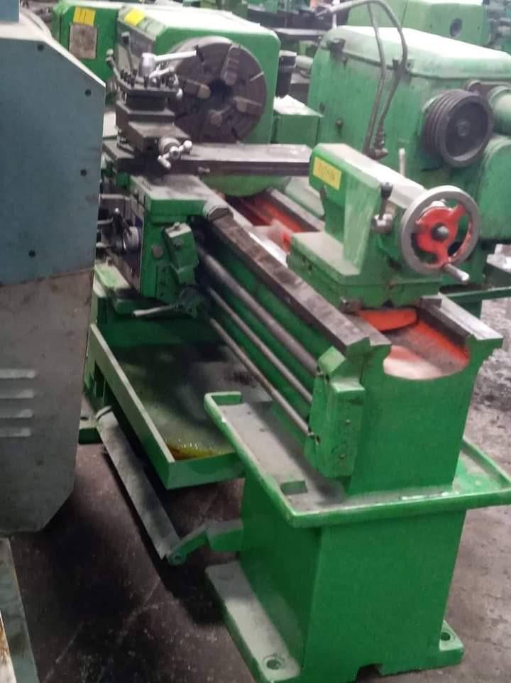 For sale Yawazaki japan lathe machine 8feet overall 5feet bed length ...