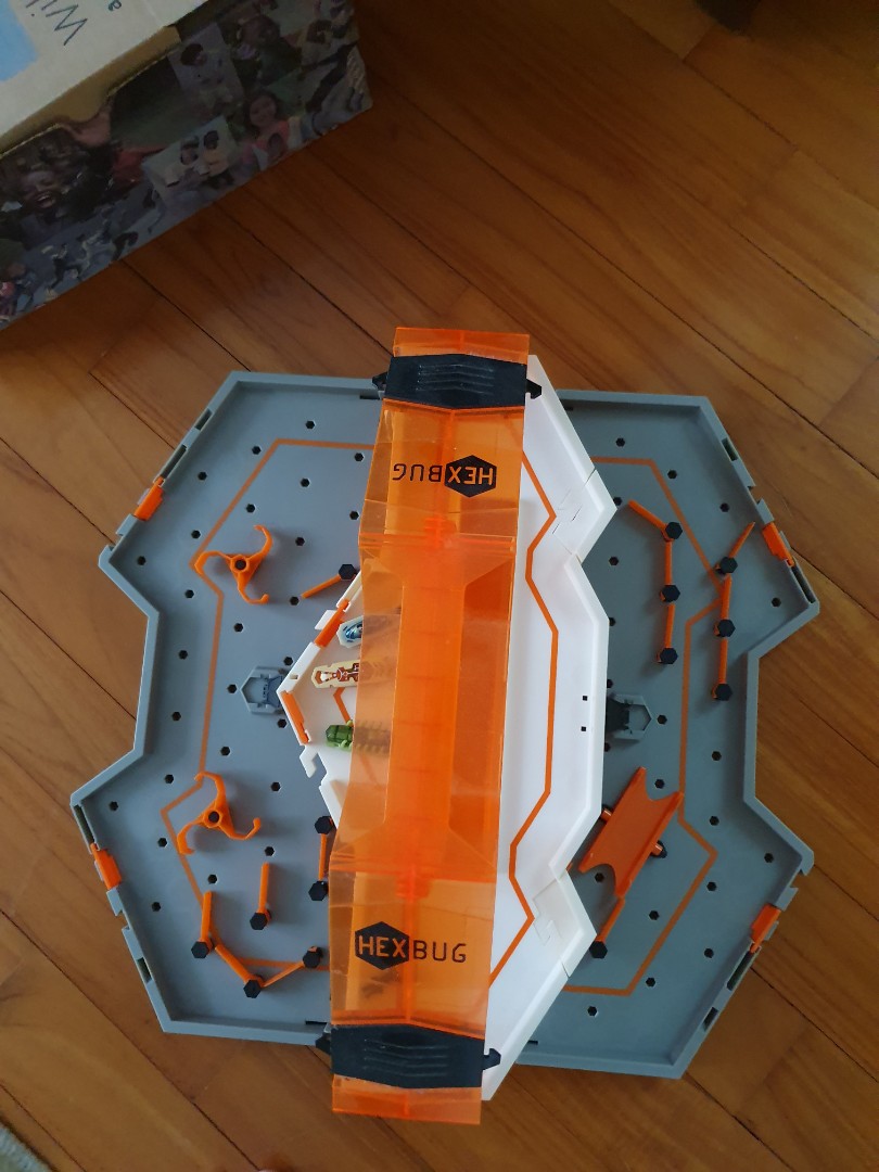 Hex bug habitat with 3 hexbugs, Babies & Kids, Baby Nursery & Kids ...