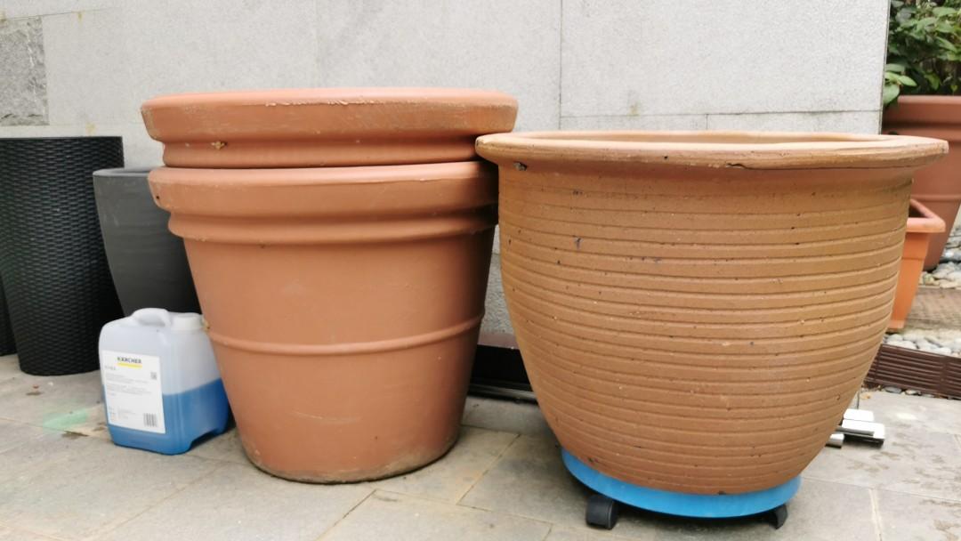 Pot outdoor. The diameter is 1meter and the height is 1.2m..there are ...