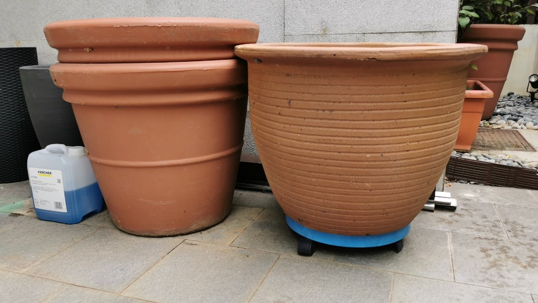 Pot outdoor. The diameter is 1meter and the height is 1.2m..there are ...