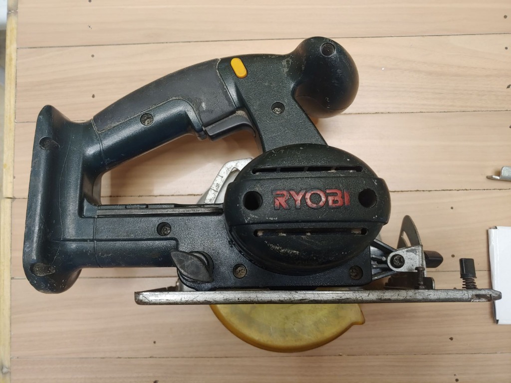 Ryobi 18V ONE+ P501 5-1/2" Inch Cordless Circular Saw & Blade ...