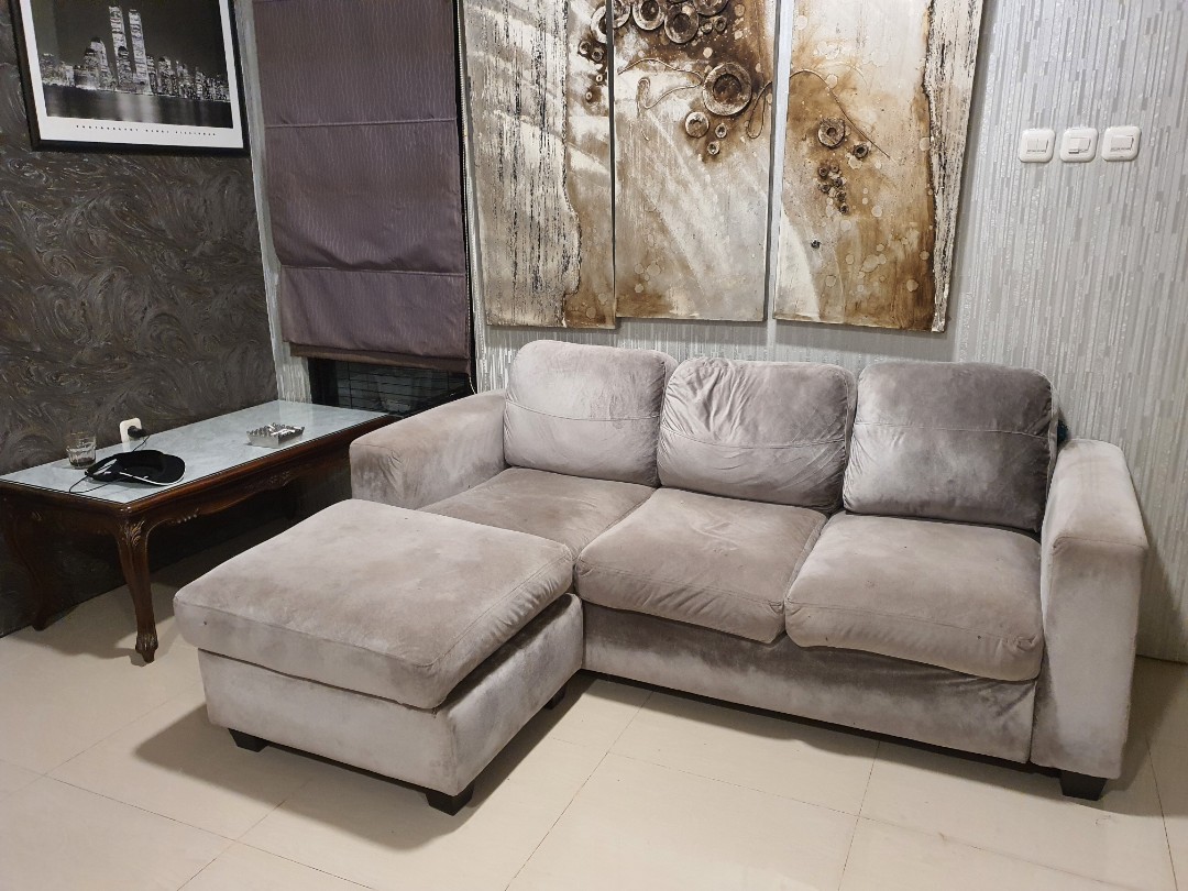 Sofa Informa bludru italy, Perabotan Rumah di Carousell