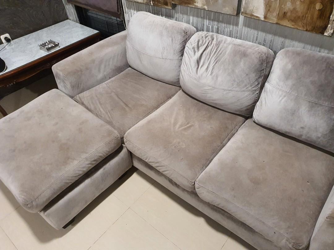 Sofa Informa bludru italy, Perabotan Rumah di Carousell