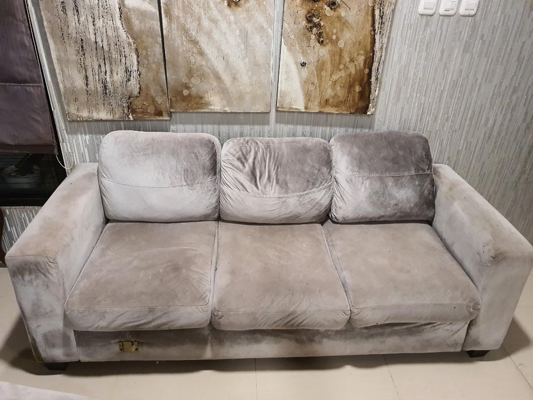 Sofa Informa bludru italy, Perabotan Rumah di Carousell