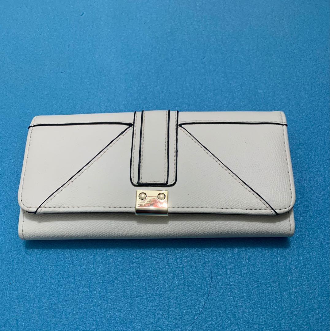 全新 澳洲Marikai wallet 長銀包, 女裝, 手袋及銀包, 長銀包 - Carousell
