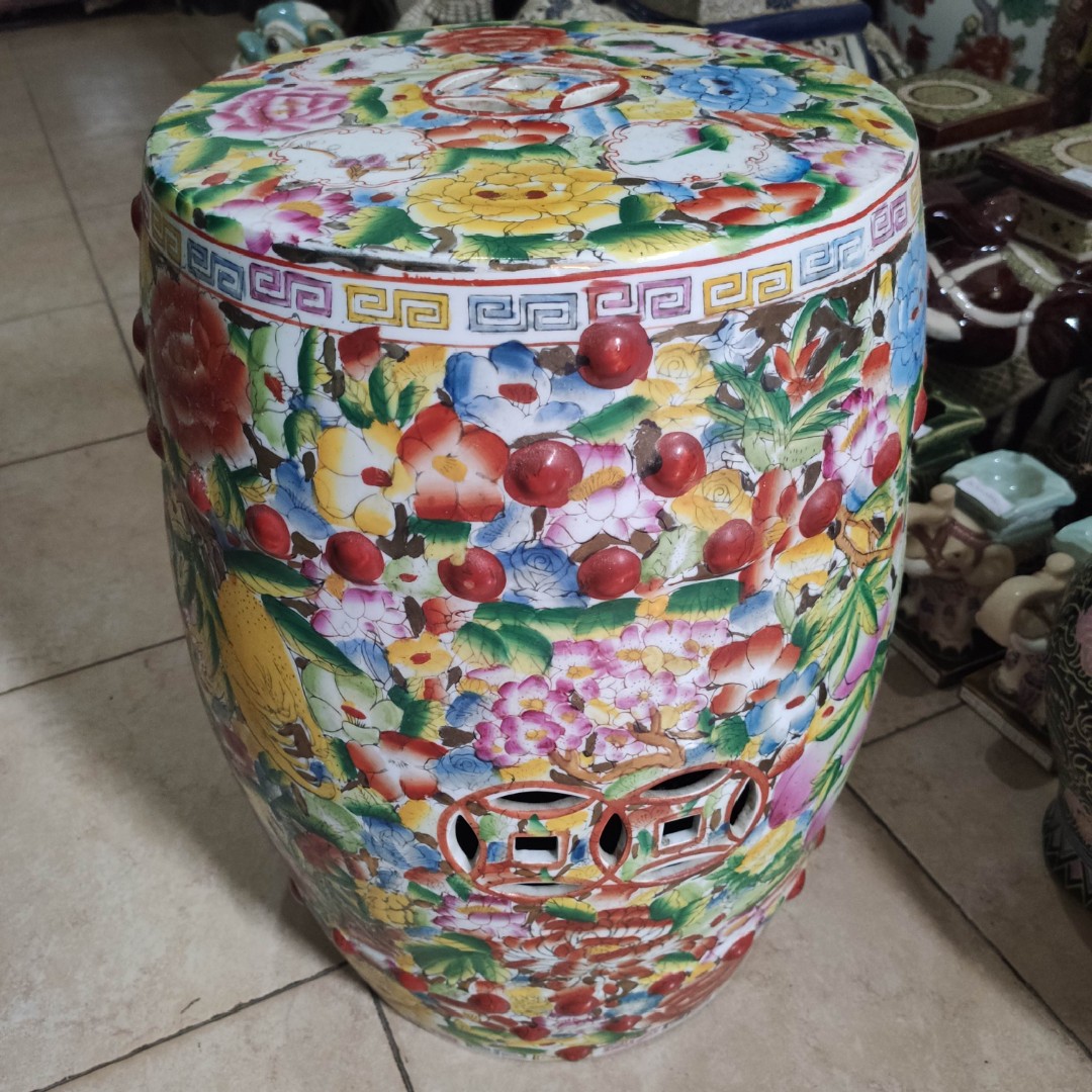 Guci Duduk Keramik Motif Bunga 45cm ada Retak / Barang Antik Tua Kuno ...