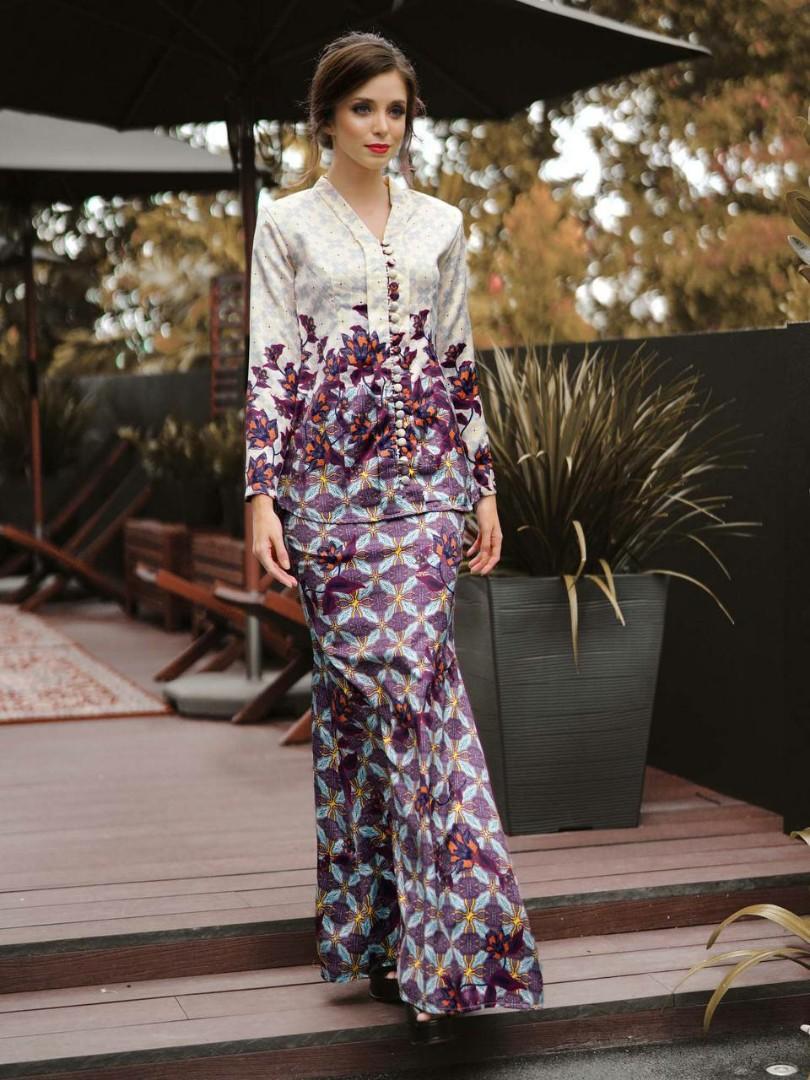 Kebaya Raya 2021, Women's Fashion, Muslimah Fashion, Baju Kurung & sets ...