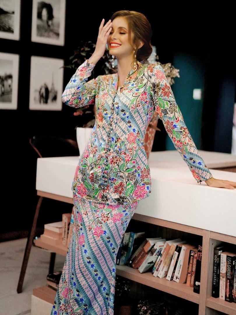 Kebaya Raya 2021, Women's Fashion, Muslimah Fashion, Baju Kurung & sets ...