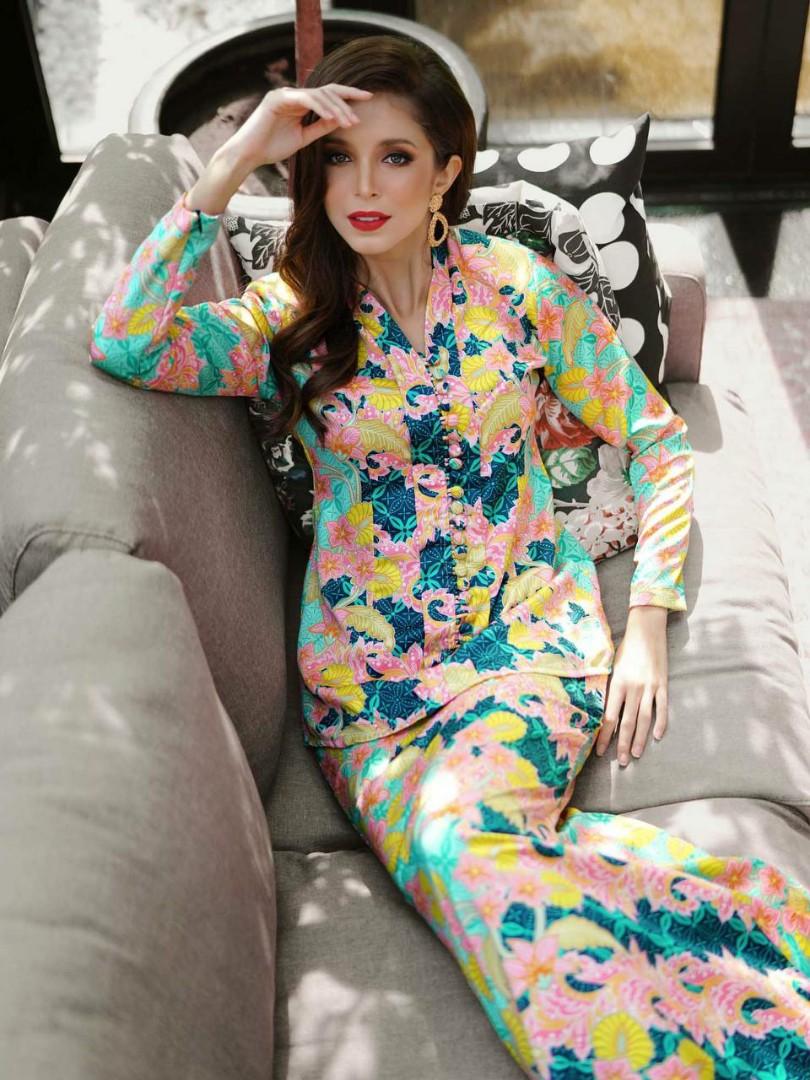 Kebaya Raya 2021, Women's Fashion, Muslimah Fashion, Baju Kurung & sets ...